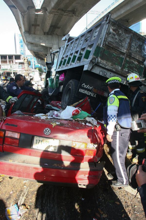 José Villela fue aplastado por un camión de basura que cayó del ...