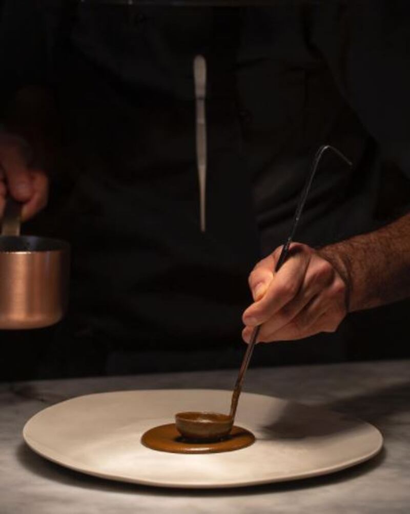 Así es el famoso mole del restaurante Pujol – El Financiero