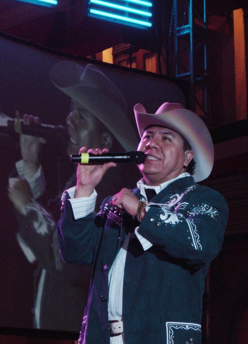 Lefty SM, Valentín Elizalde, Selena Quintanilla y otros artistas que ...
