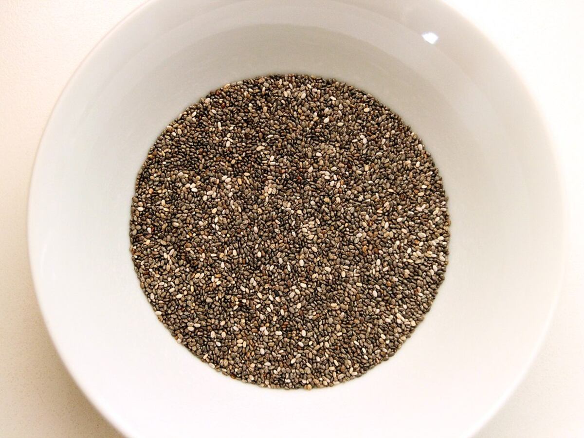 ¿Para qué sirve tomar agua de limón con chía en ayunas? – El Financiero