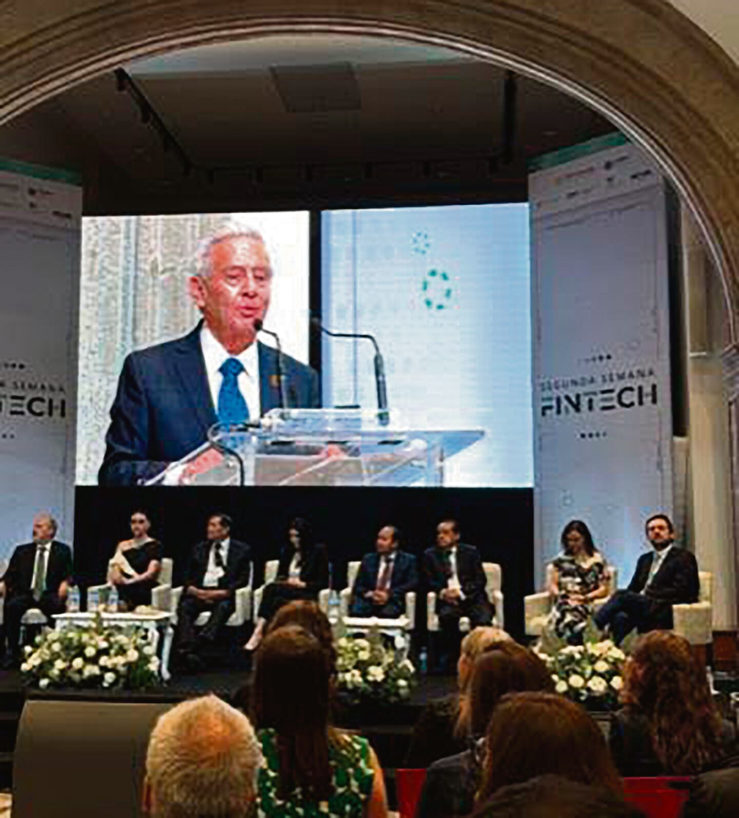 La cloaca de la CNBV y la Condusef en la Convención Bancaria – El Financiero